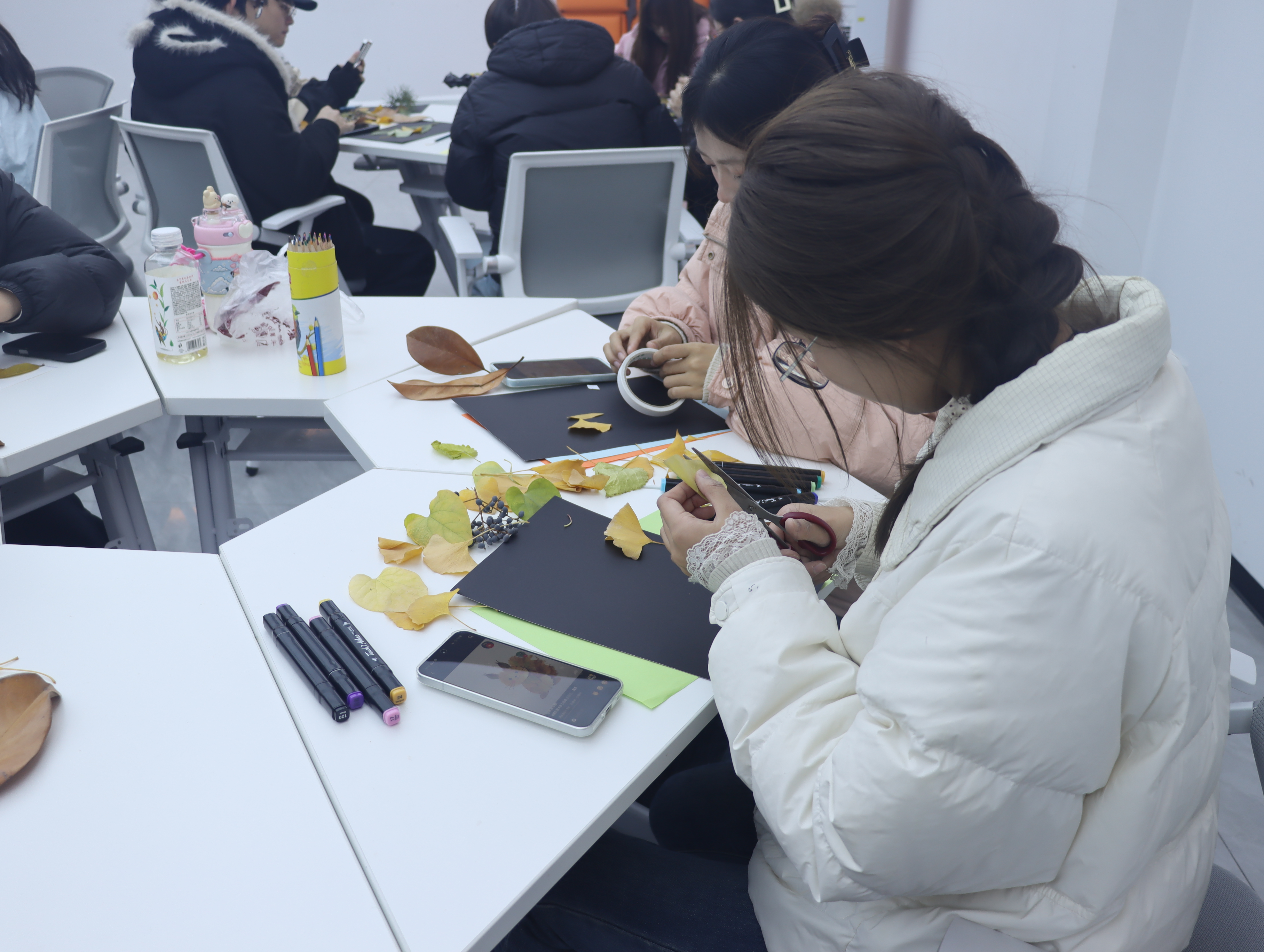 【守望·常工业】材料工程学院举办“艺揽秋华 叶造芳华”树叶装饰画活动